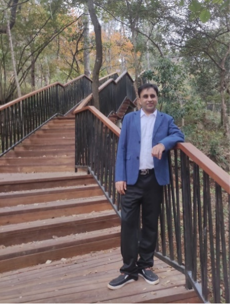 The Work and Life of Aimal Khan in WTU-武汉纺织大学化学与化工学院